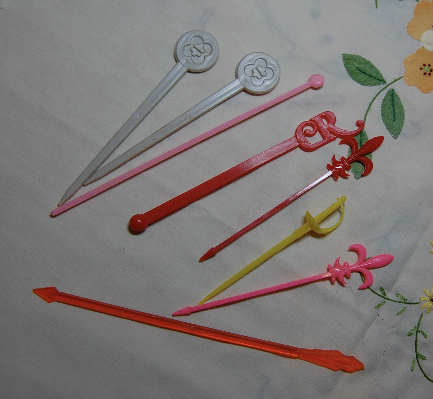 8 Swizzle Sticks Cocktail Stirrers Plastic Swords Crown Royal Arrow ...