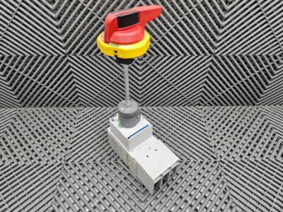 Allen-Bradley 140G-G2C3-C30 Circuit Breaker w/ 140U-PY Switch | eBay