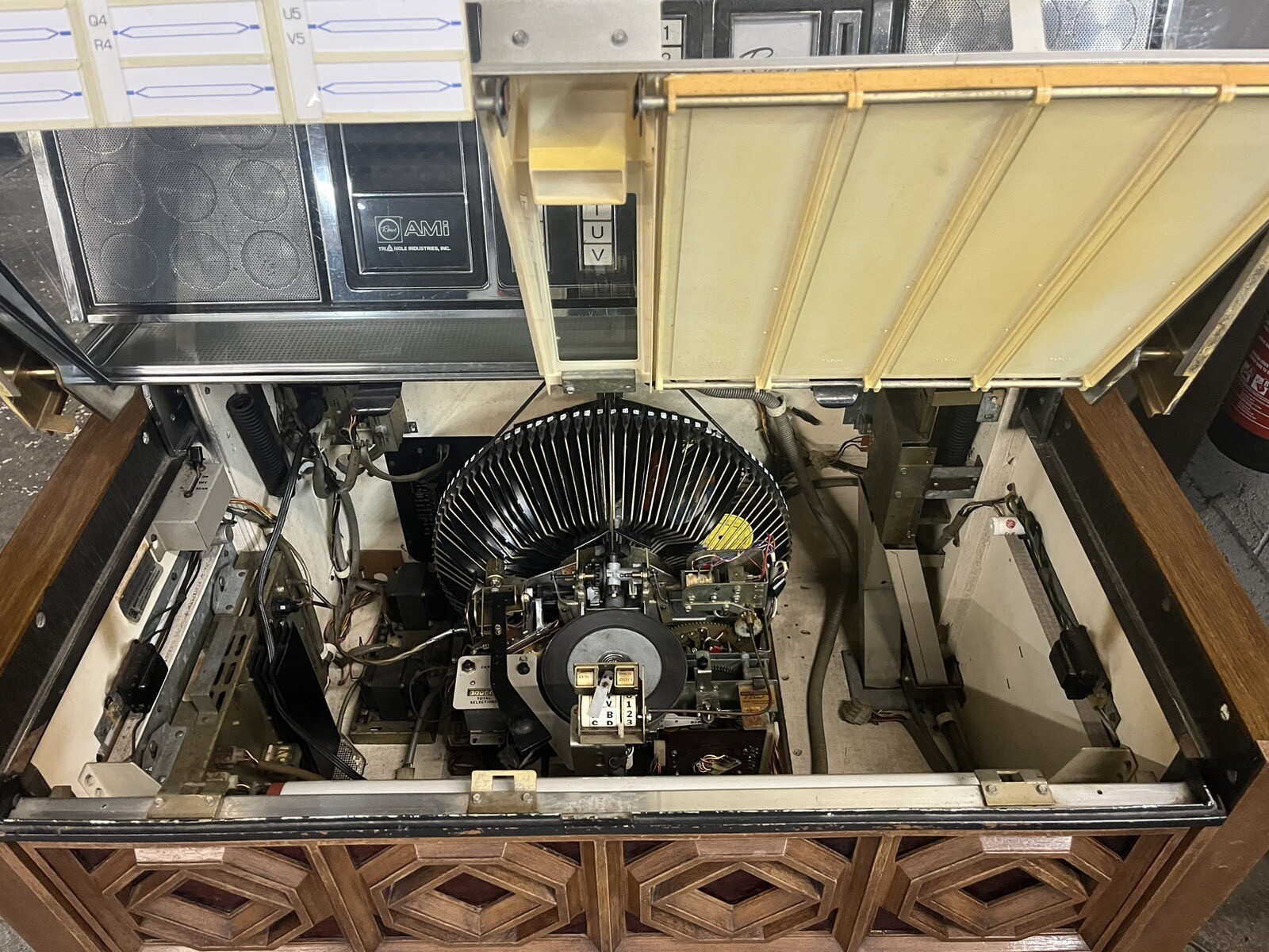 ROWE AMI R74 200 SELECTION VINYL JUKEBOX STEREO FULLY SERVICED IN HULL ...