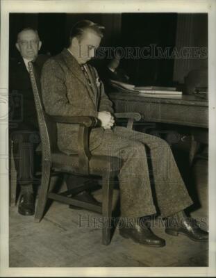 1942 Press Photo Clarence McDonald listens as he goes on a murder trial ...
