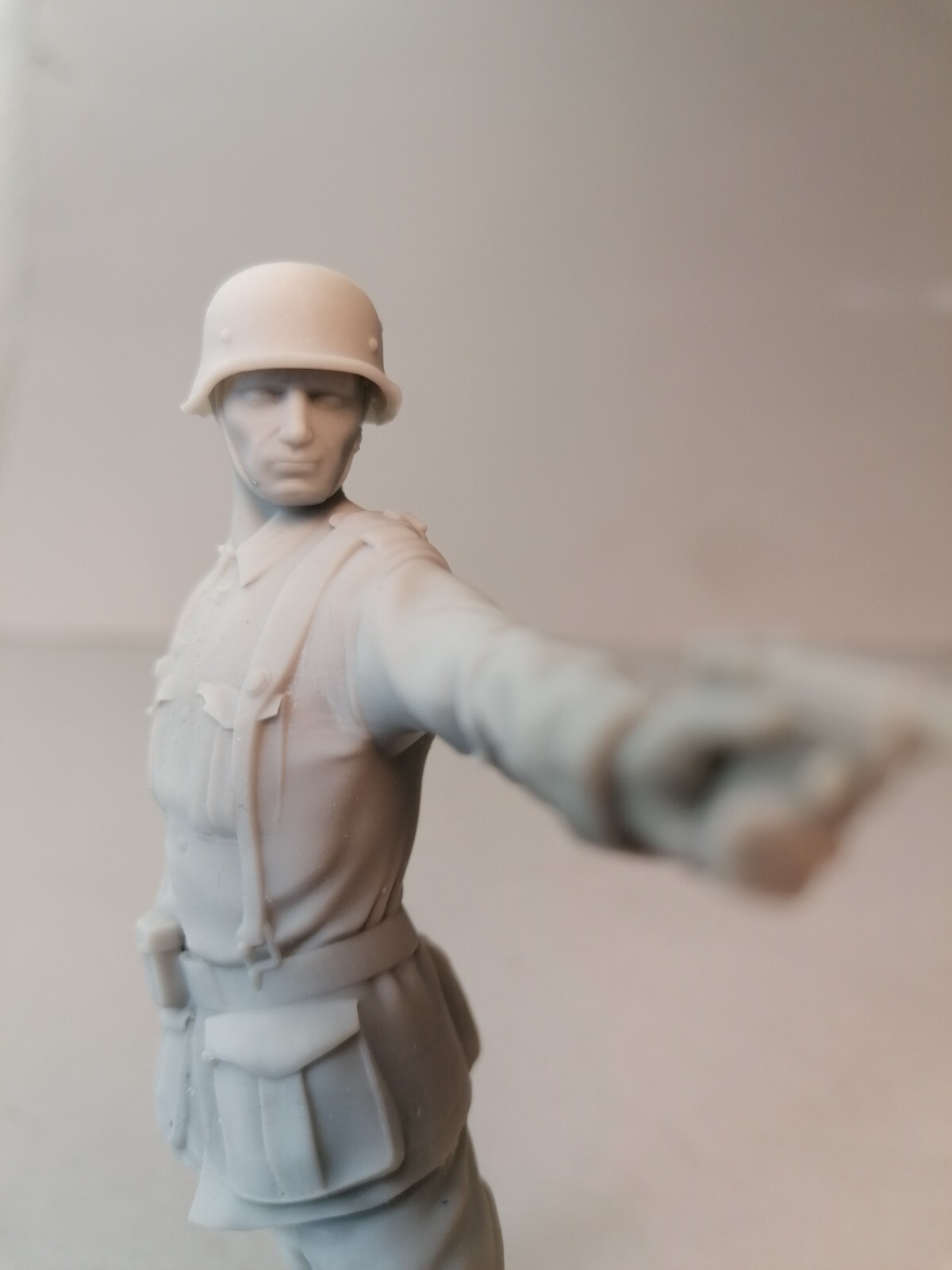 Deutscher Offizier in "Rick Grimes" Pose mit P08 WW2 Scale 1:16 | eBay.de