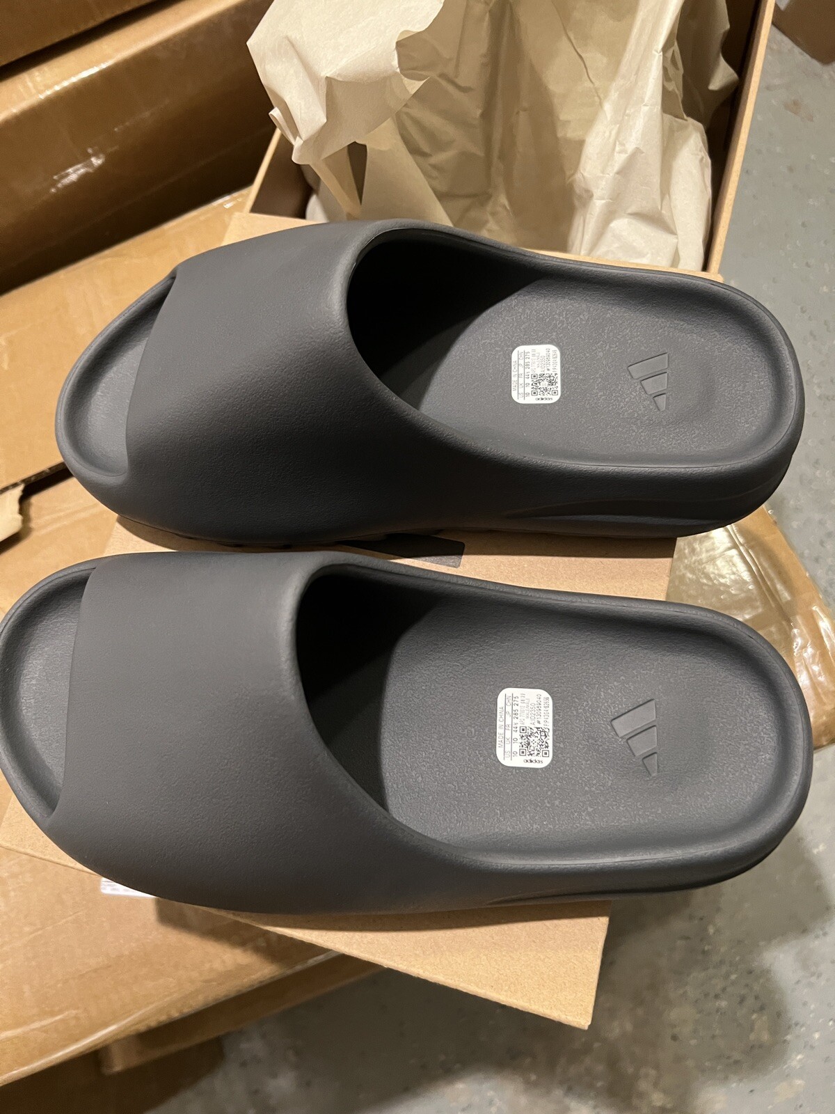 Size 12 Mens Adidas Yeezy Slide Slate Grey ID2350 Brand New black onyx ...