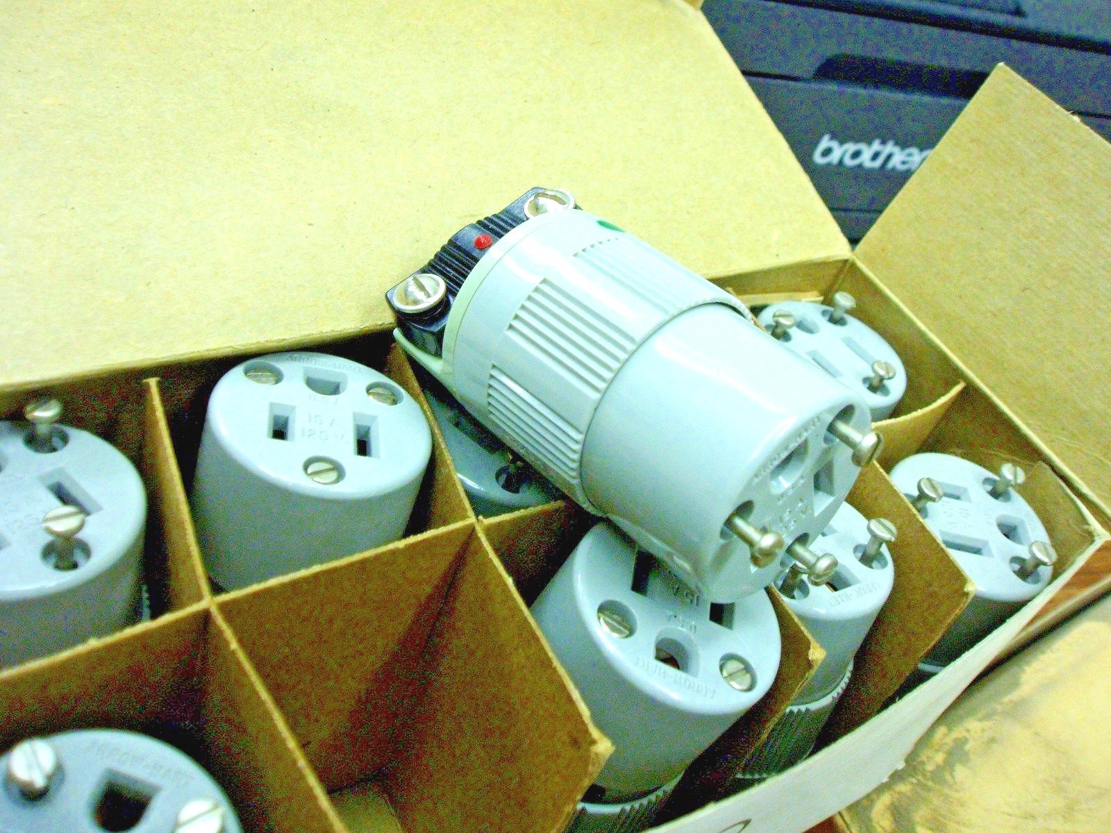 ARROW HART 6269HGJ Hospital Grade DEAD FRONT PLUG NYLON/LEXAN 15A 2P 3W ...