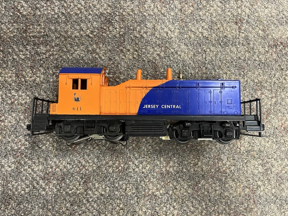 + Lionel Postwar O Gauge Jersey Central 611 NW2 Switcher Diesel Engine ...