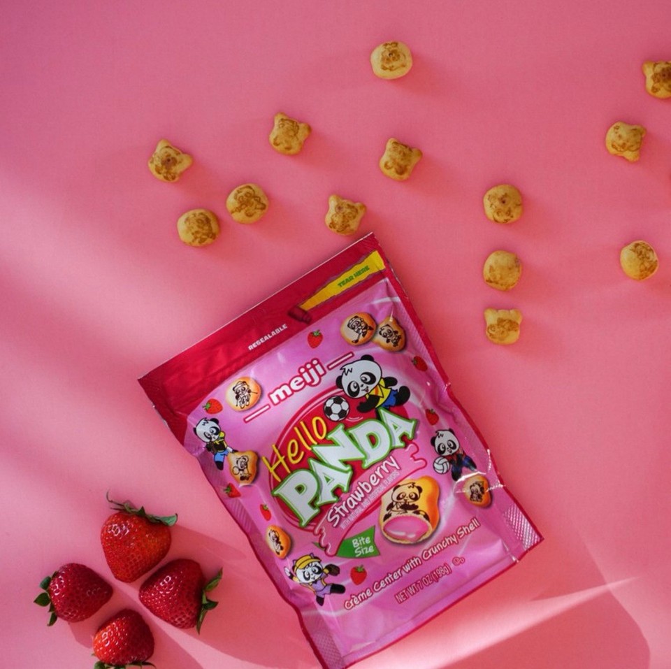 🔴 New Meiji Hello Panda Strawberry Creme Center Crunchy Shell Bite ...