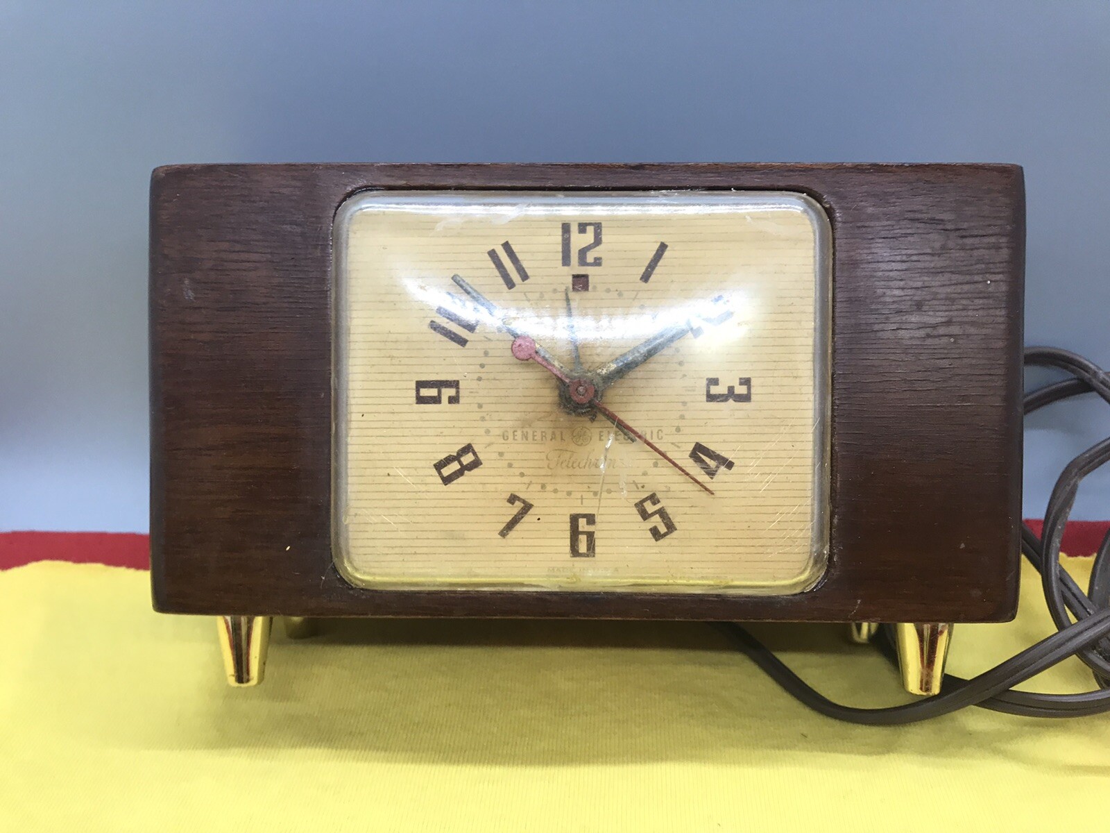VTG. General Electric Telechron Alarm Clock Model # 7H235 Desk Design ...