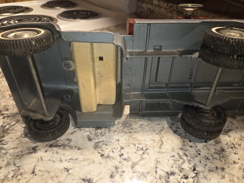 ERTL Vintage International Loadstar Gravity Feed Grain Hopper Truck ...
