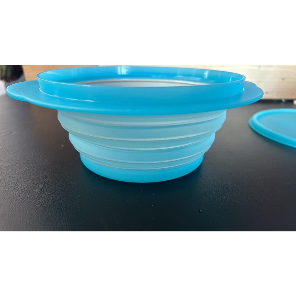 Tupperware Flat Out Collapsible Blue Bowl with Lid 4 Cup Number 5453A ...