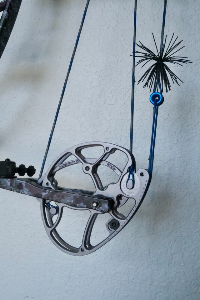 Prime Centroid Bow - 70 Lbs. 30" RH Right Hand Compound Hunting Bow | eBay