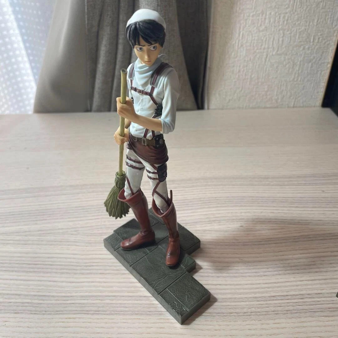 Attack On Titan Levi Cleaning Figure