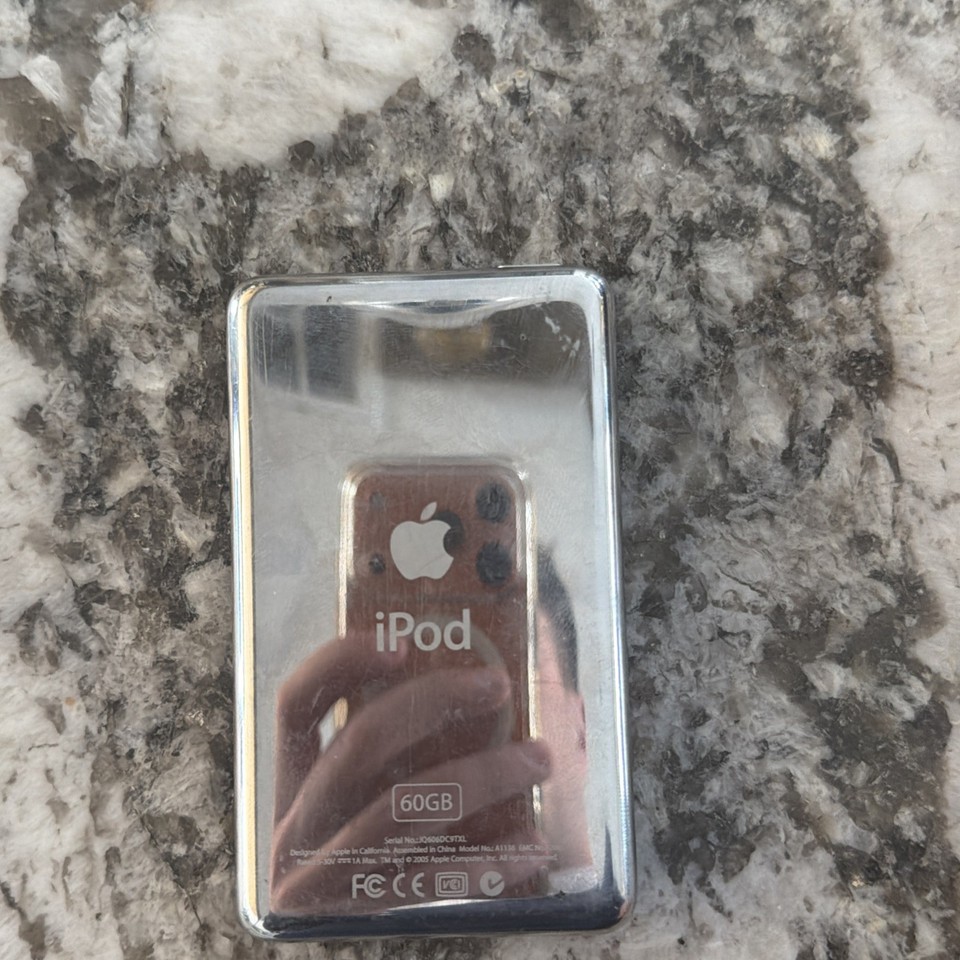 Apple iPod Classic 5th Generation 60GB Black Model A1136 (MA147LL ...
