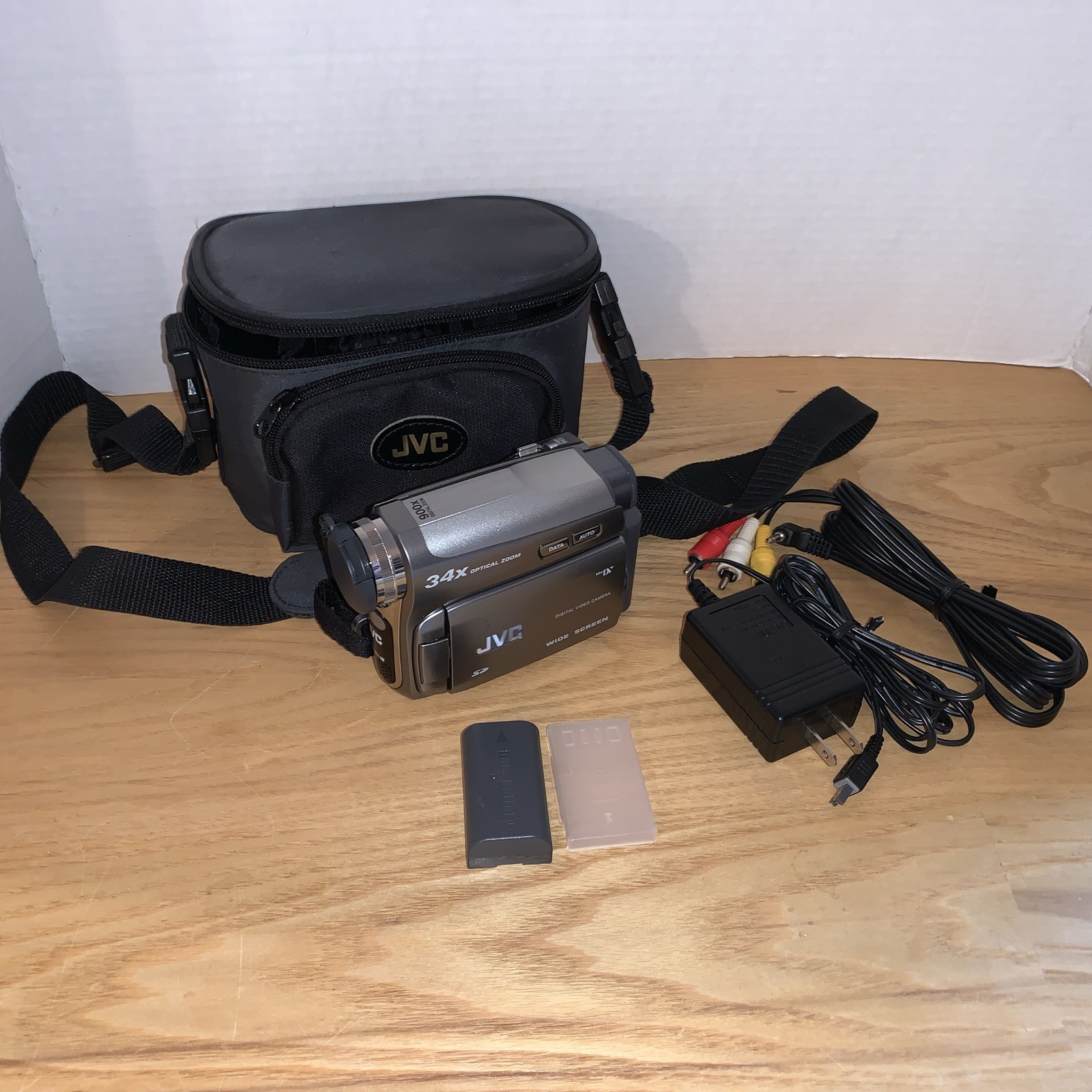 JVC GR-D771U Digital Video Camera Charger Bag 2 batteries Tested | eBay