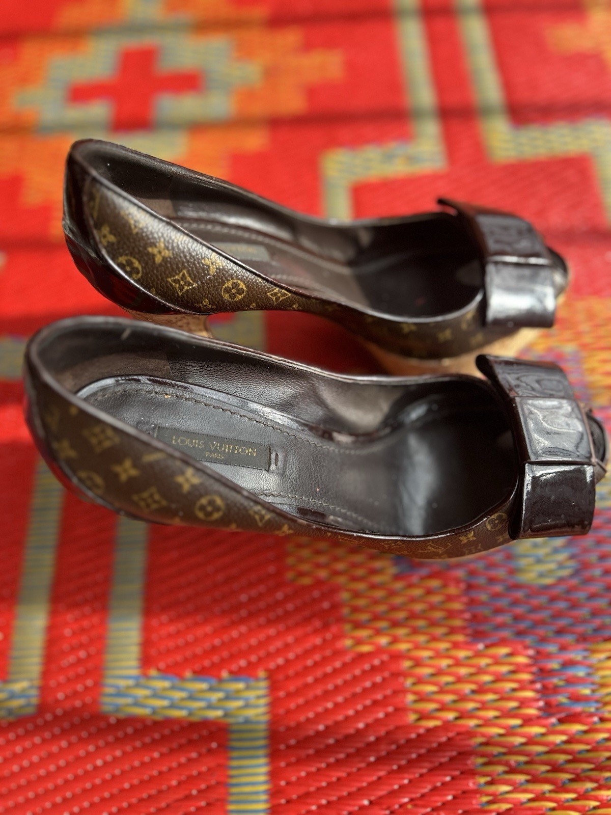 Louis Vuitton Monogram Cork Rivoli Peep-Toe Pumps – MA0181 | eBay.de
