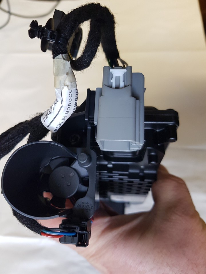 Volvo XC90 R Design 2018 Front Windshield Camera Control Unit 32209885 ...