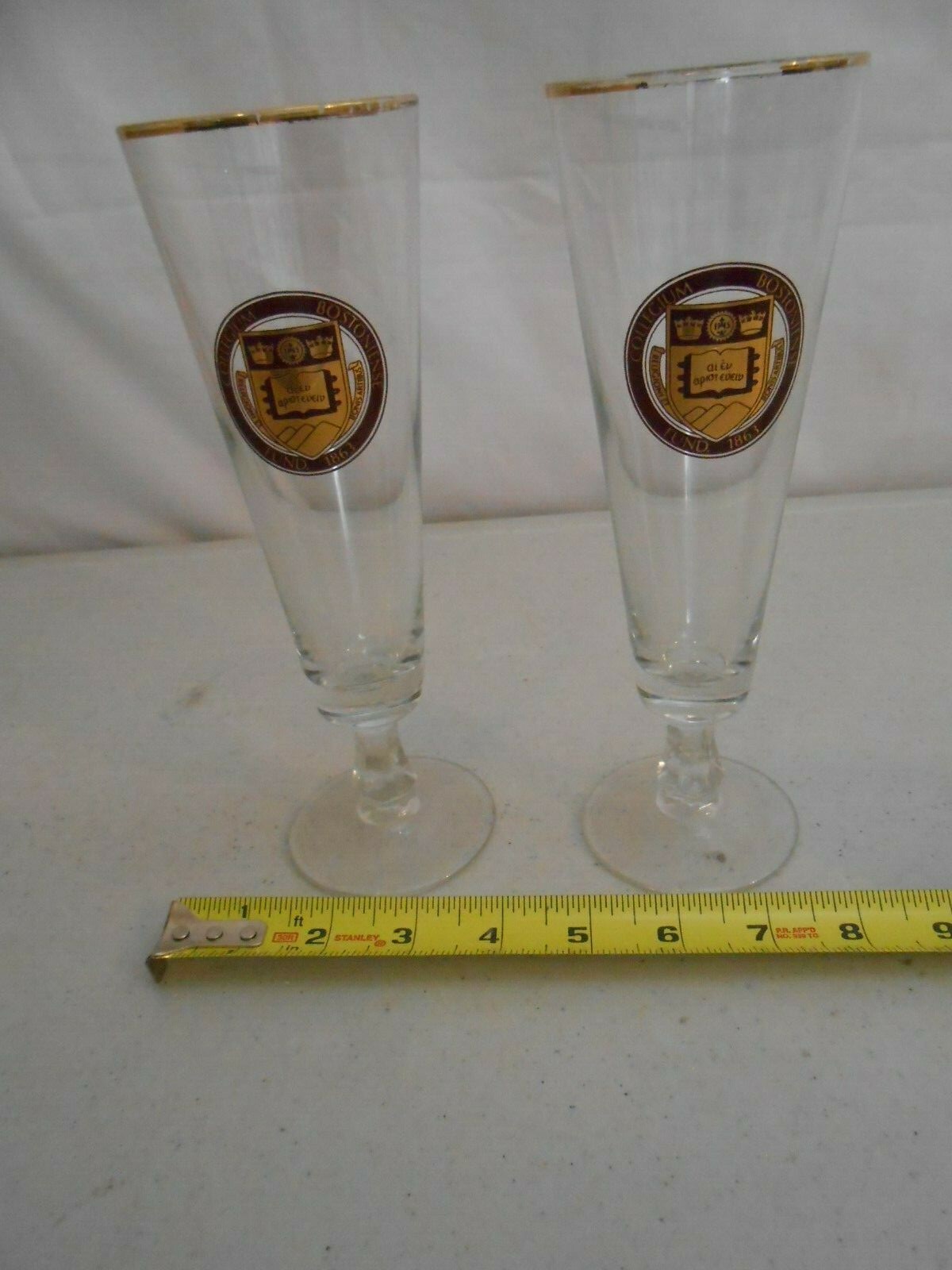 RARE SET 2 VINTAGE COLLEGIUM BOSTONIENSE FUND GOLD RIM 8" PEDESTAL BEER ...