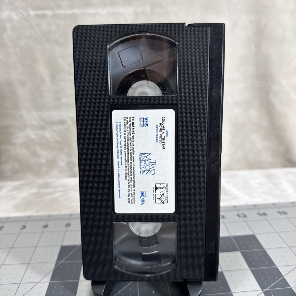 Two Moon Junction (VHS, 1997) Sherilyn Fenn/Richard Tyson 43396609662| eBay