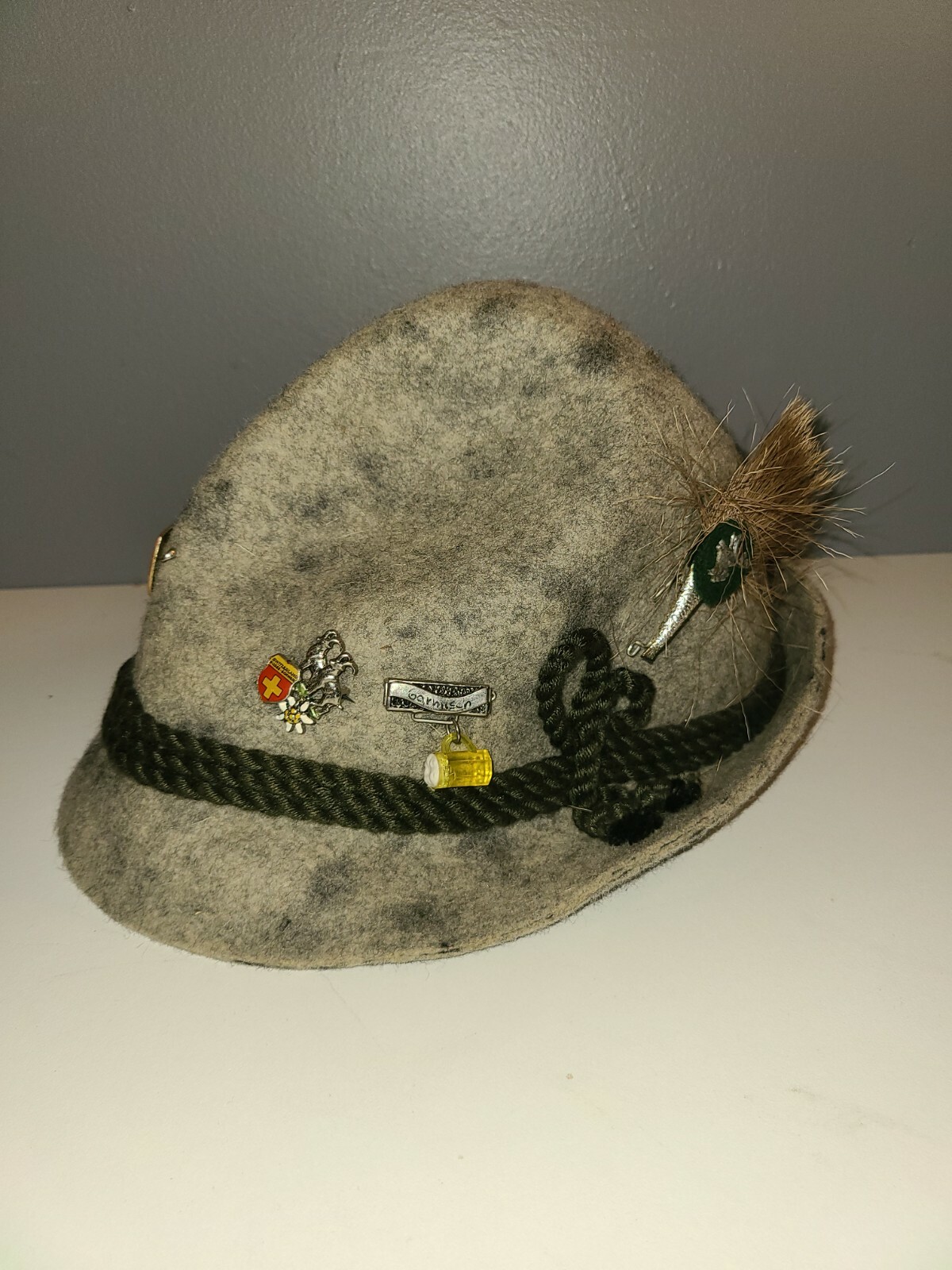 VINTAGE GENUINE FLUGEL HUT HAT WITH 7 PINS - Gem