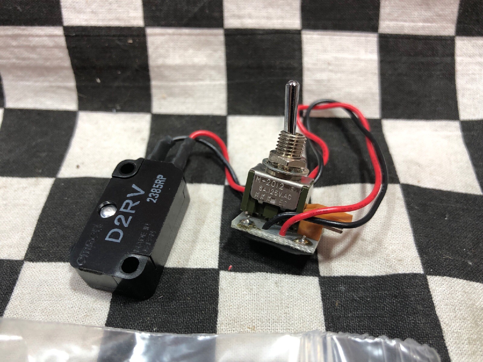 LOT OF 2 SETS, OMRON Toggle Switch, MS-500A, M-2012P, D2RV, SHIPSAMEDAY ...