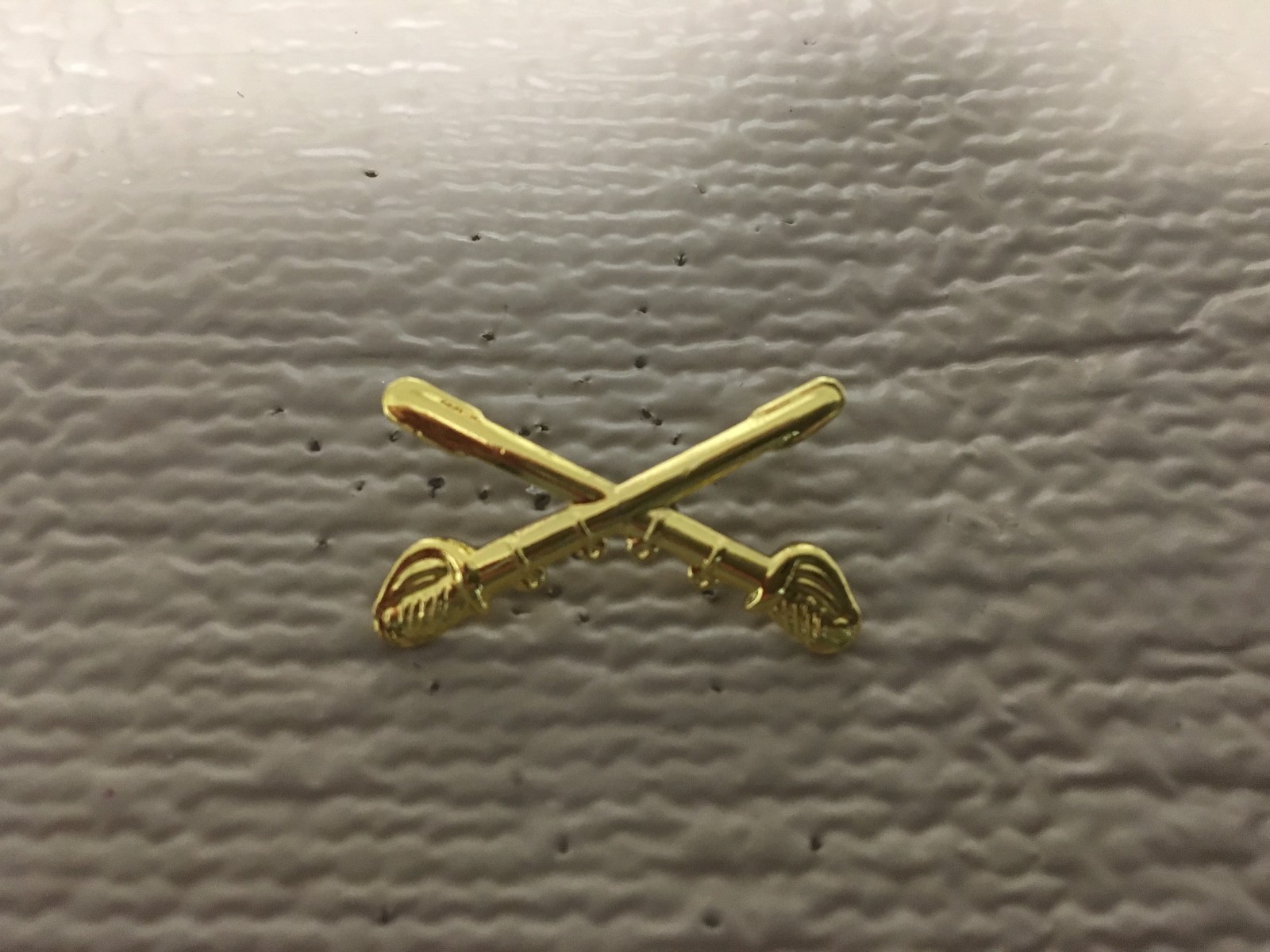 US ARMY CAVALRY CROSSED SABERS PIN | eBay
