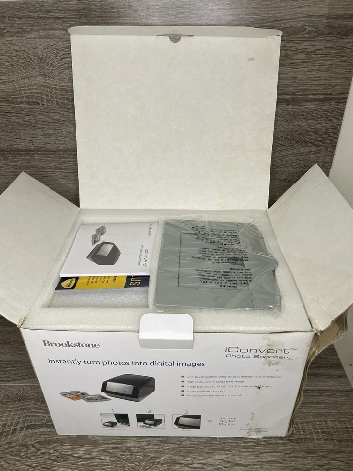 Brookstone iConvert Instant Digital Photo Scanner 3 x 5", 4 x 6", 5 x 7 ...