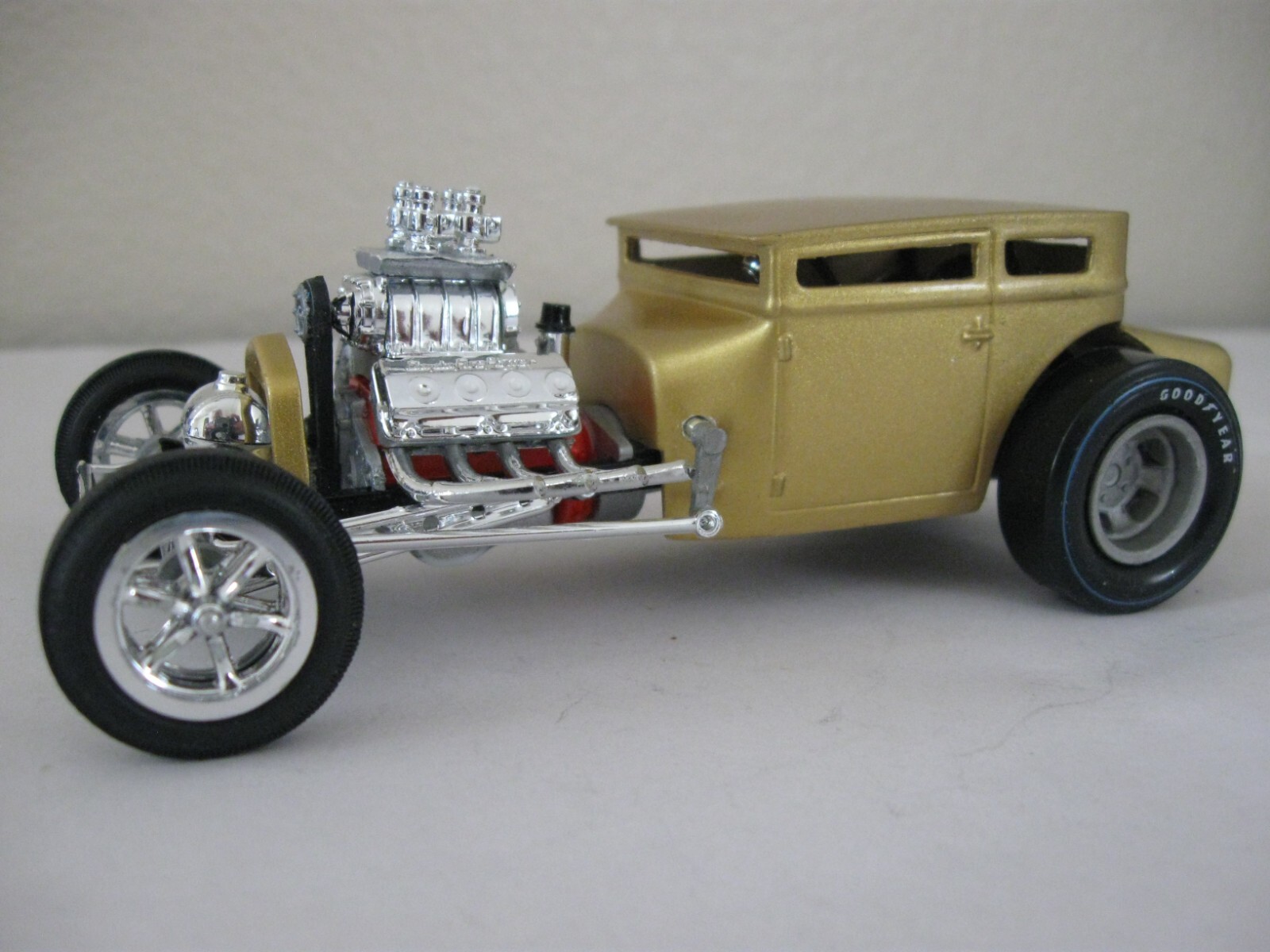 Little Bull 1924 Ford T Coupe Wild Altered Kustom Build 1:25 model car ...