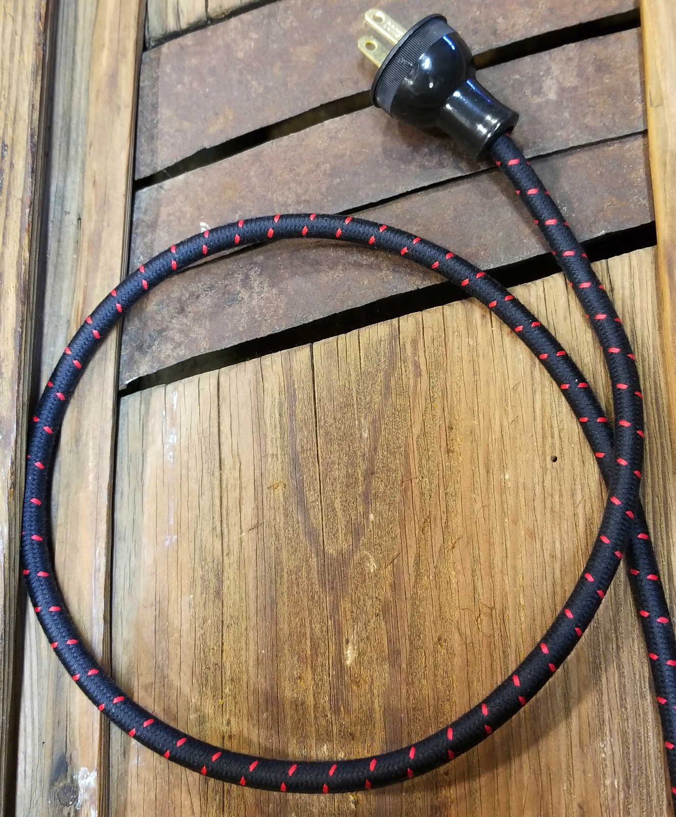 Black/Red Single Stitch Tracer Thread, Cloth Covered 3-Wire Round ...