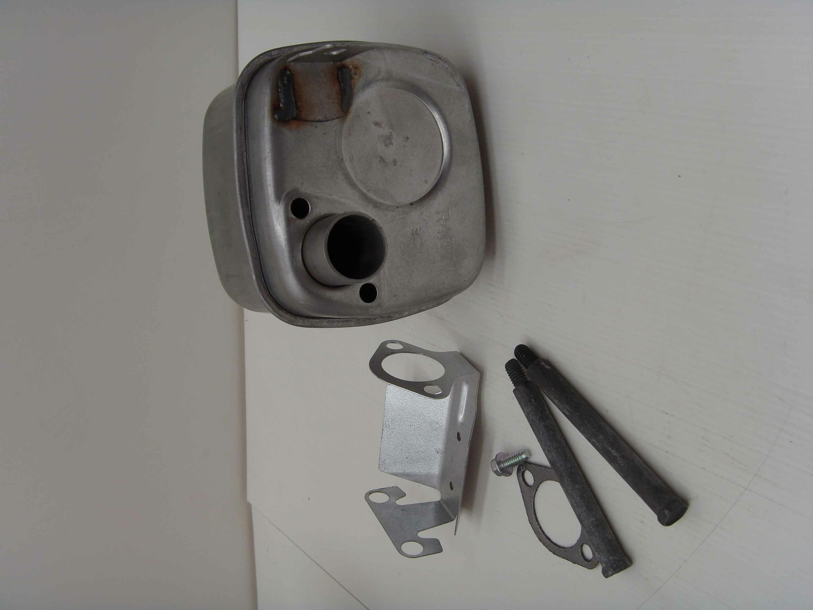 Silencer Muffler Mower Lawn Mower By 10 A 13 HP Briggs & Stratton ...