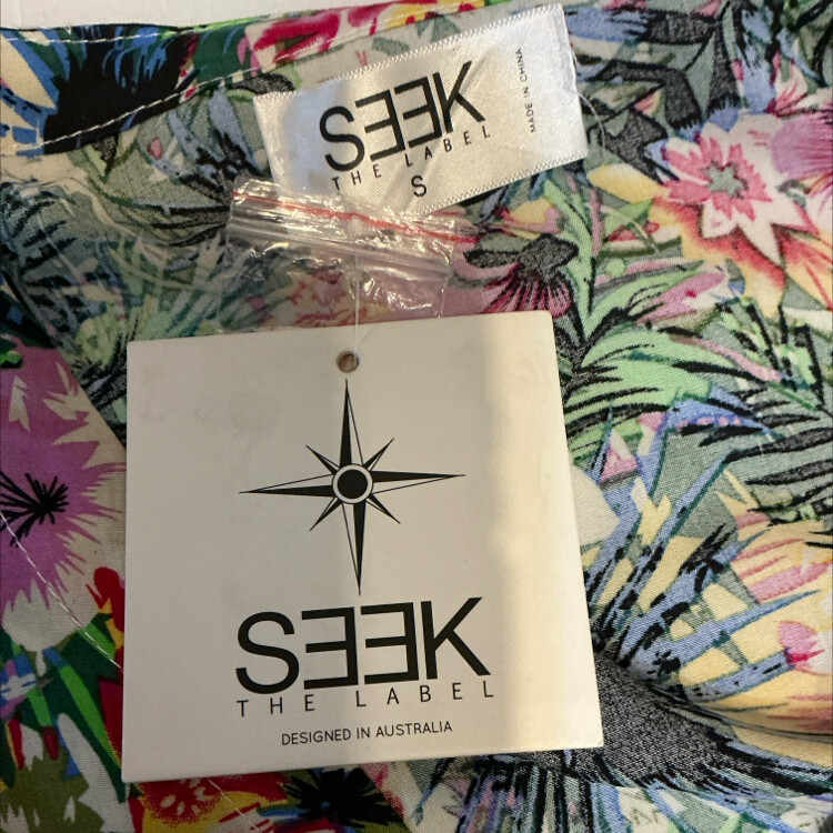 SEEK THE LABEL Short sleeve tropical print crop top with tie front | eBay