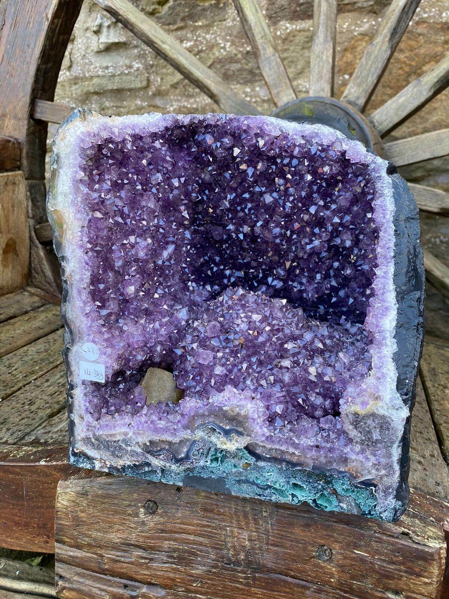 Amethyst Crystal Geode Amethyst Geode Brazil 7.8kg 26cm | 449€ | Ref
