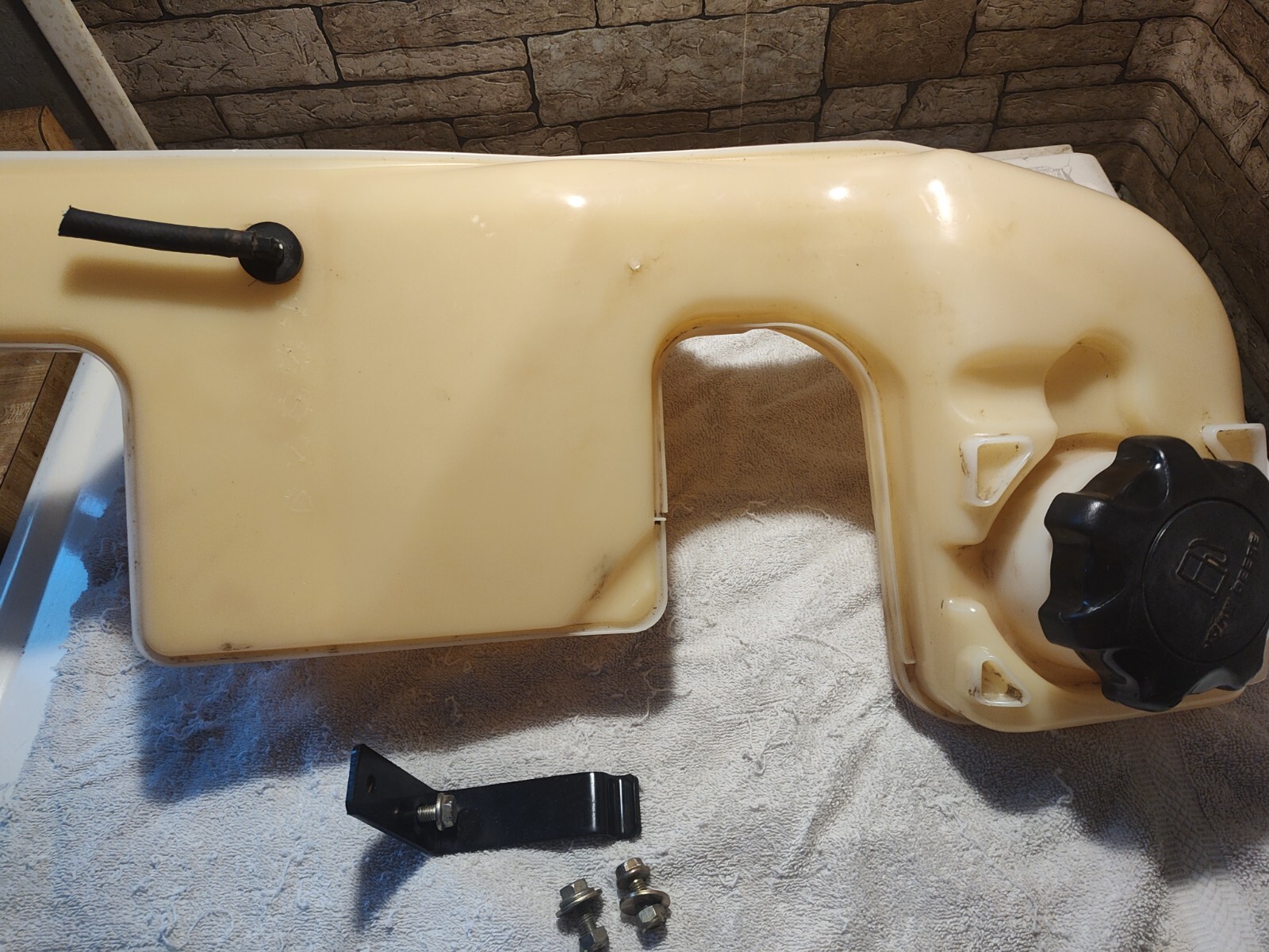 John Deere OEM FUEL GAS TANK w/Cap LT133 LT150 LT155 LT160 LT166 LT180 ...