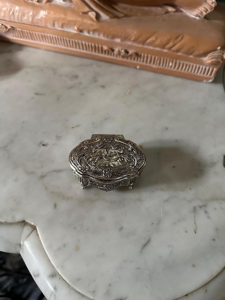 Vintage PAT JAPAN oval MINI box on legs, cherubs, perfume Neija Moulin ...