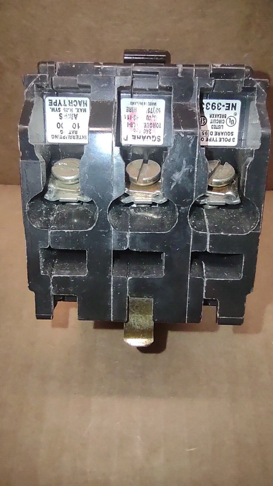 Square D QO320 20A 3 Pole120/240V plug in circuit breaker Continuity ...