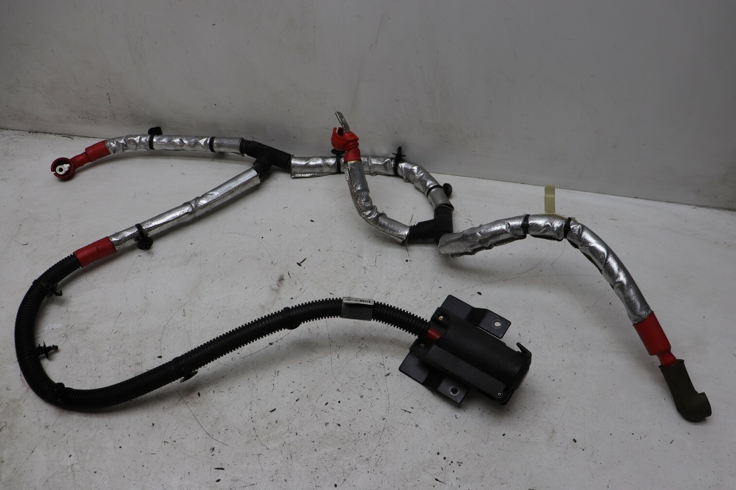 Aston Martin DB9 Bulkhead Stud to Starter Alternator Cable 4G43-10C310 ...