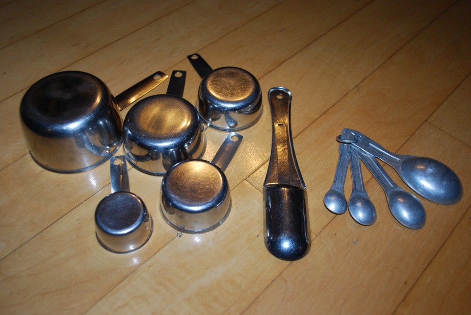 5 Vintage Foley Script Stainless Steel Measuring Cups (1/8-1) 4 Spoons ...