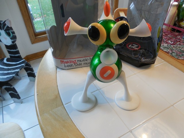 2005 Zizzle Iz Interactive iPod Mp3 Green Alien Speaker for sale online ...
