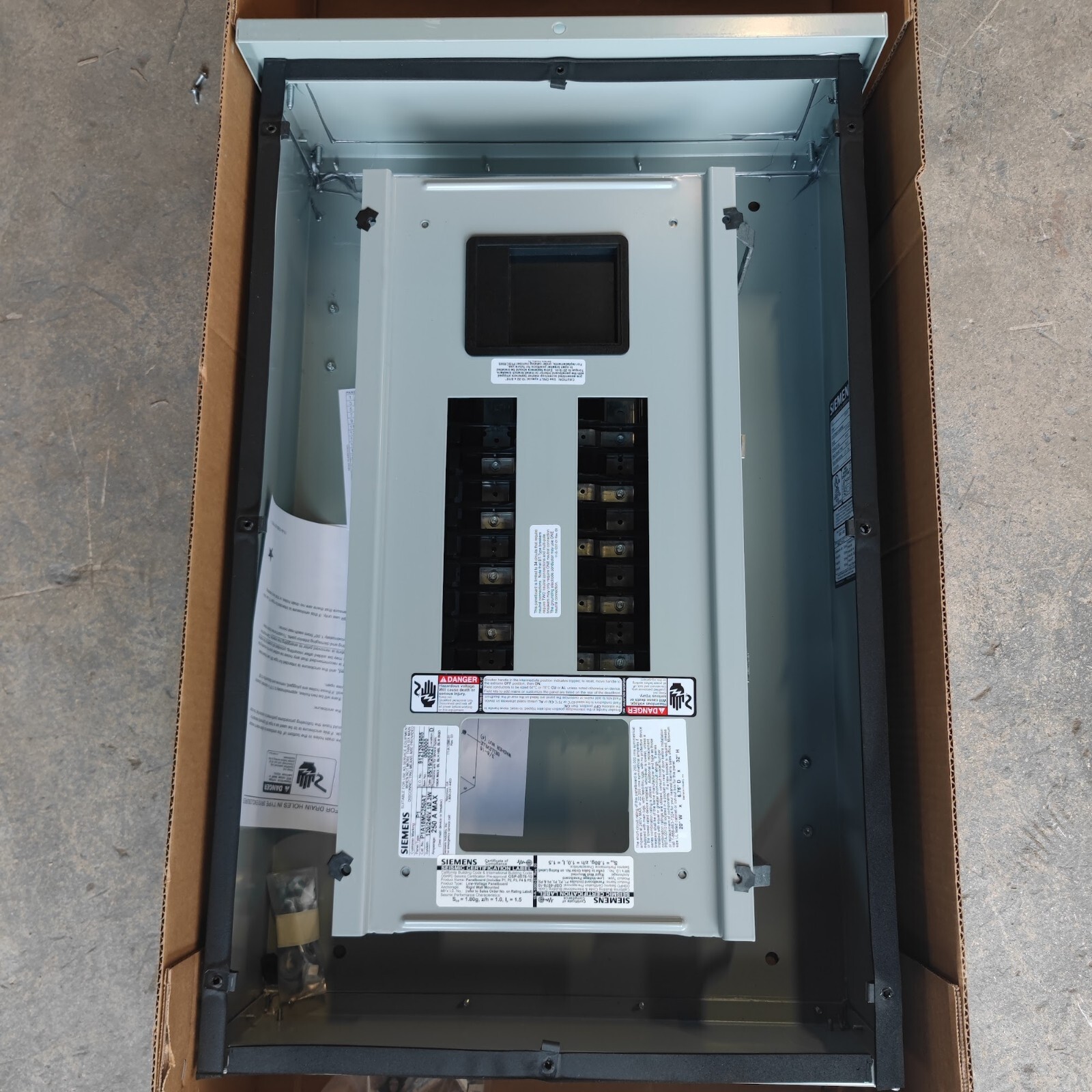 SIEMENS 250 AMP PANELBOARD 240 120 V SINGLE PHASE 1PH 3W 18 Cir NEMA 3R ...