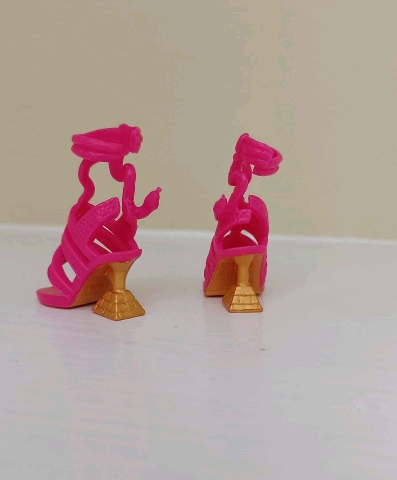 Monster High Skulltimate Secrets Cleo De Nile Doll Pink Shoes Pyramid ...