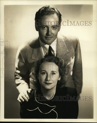 1946 Press Photo Singers Anne Jamison, Bob Shanley star on CBS radio ...