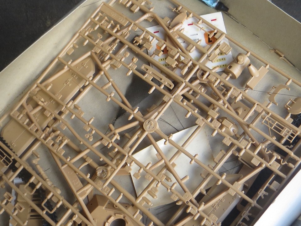 VINTAGE LEE TANK M3 BRADLEY CFV 1:35 Scale Model Kit PARTLY ASSEMBLED ...