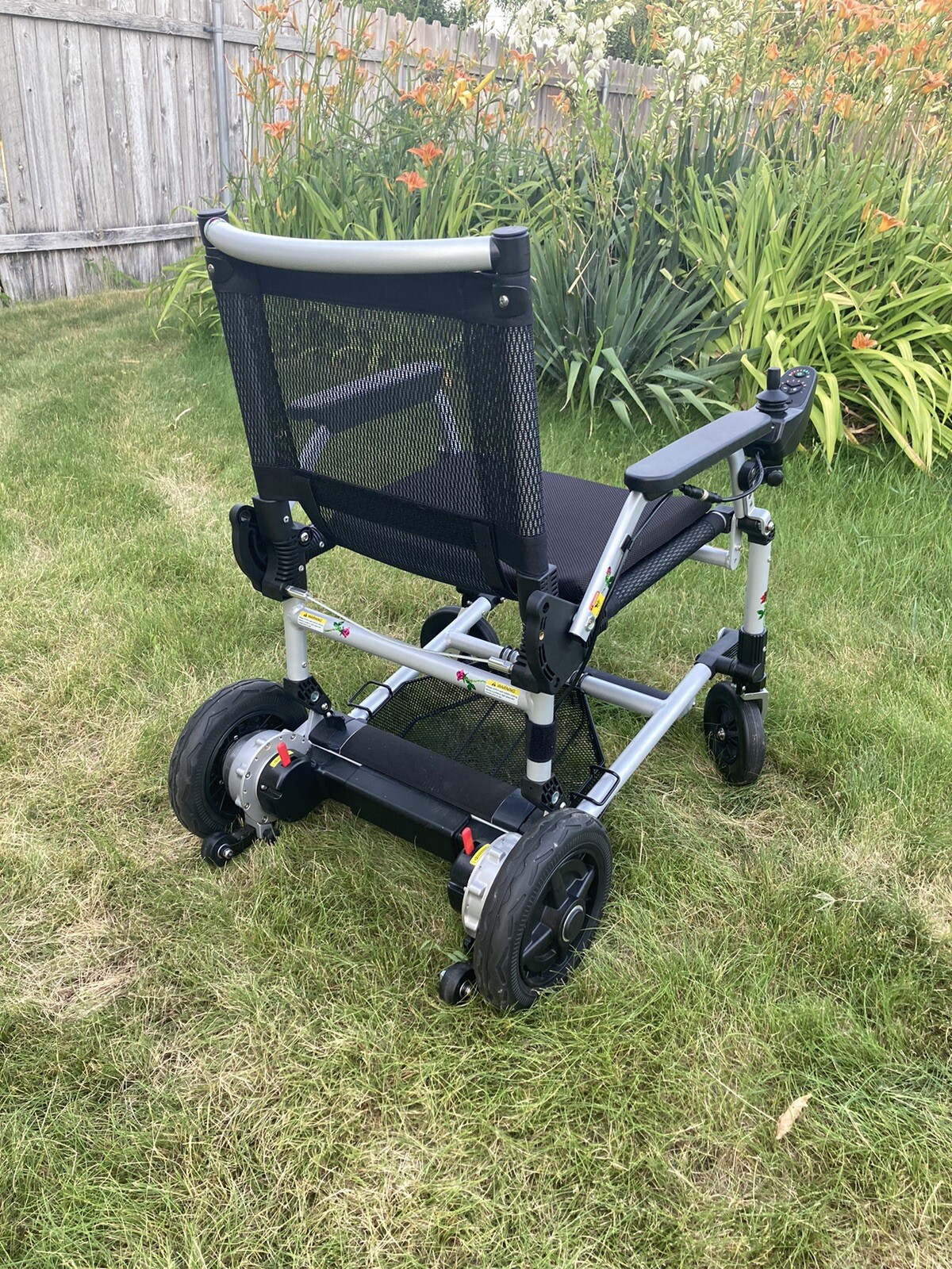Zoomer Power Folding Chair comes with a charger, manual, and Basket | eBay