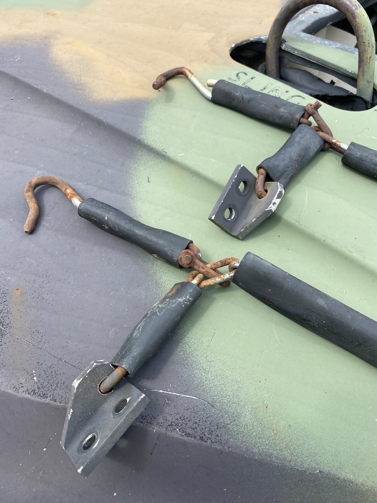 M1037 M1038 M998 HMMWV HUMVEE EXTENDED LH RH TAILGATE CHAINS Set w ...