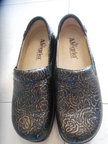 WOMEN'S ALEGRIA BLACK & BRONZE EMBOSSED FLORAL PRINT LEATHER CLOGS SIZE ...