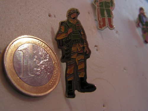 PINS militaire soldat ( c 64 ) | eBay