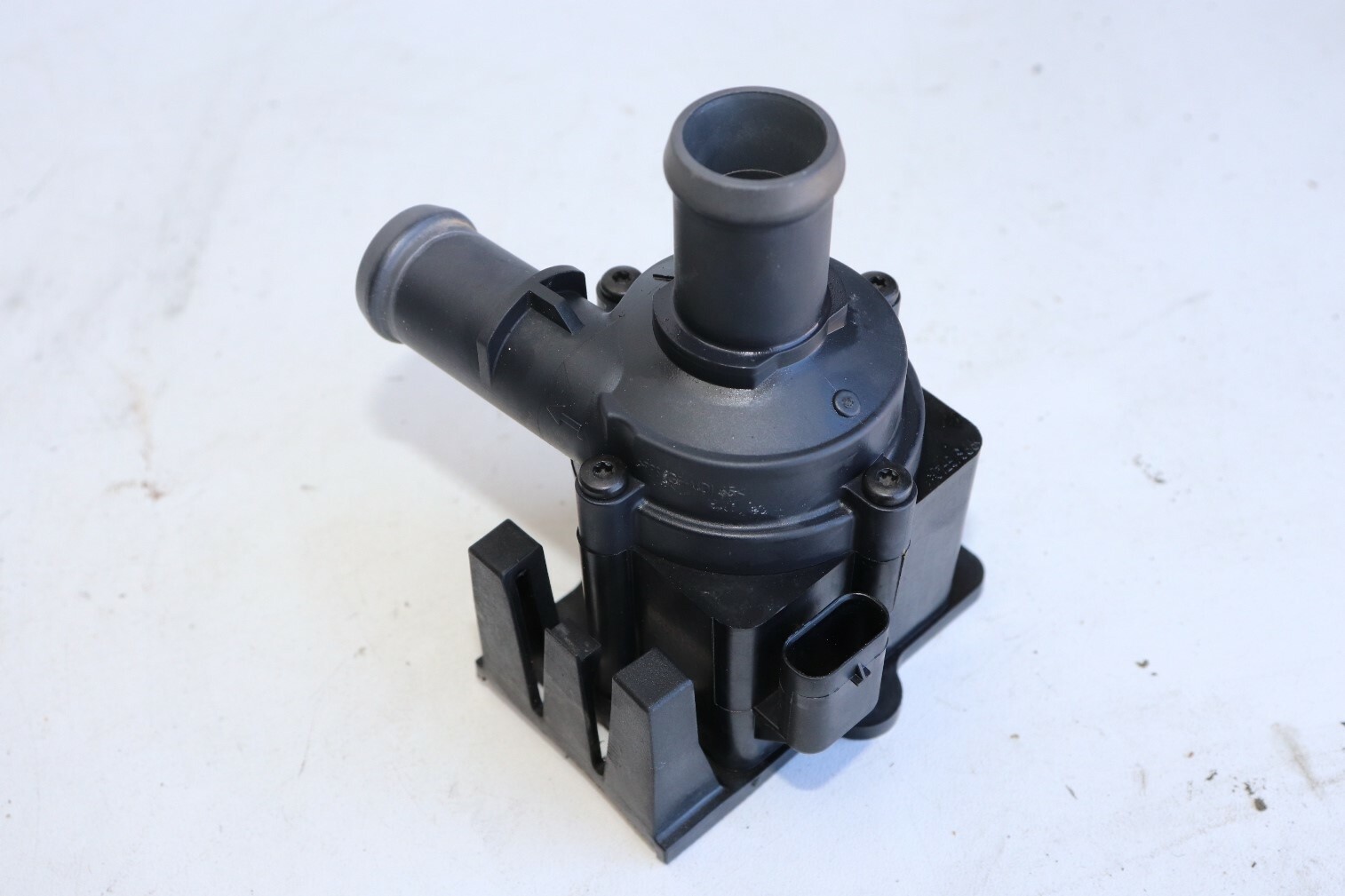Audi A5 B8 8T Coupe 2015 Auxiliary Coolant Water Pump 8K0819147A J187 ...