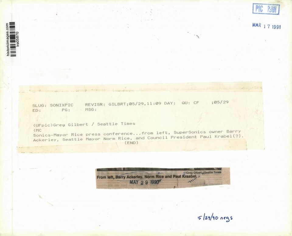 1990 Press Photo Supersonics owner Barry Ackerley & company at press ...