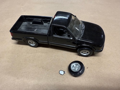 AMT 1994 S10 Pickup Truck 1/25 SCALE MODEL BUILT UP LOOK | eBay