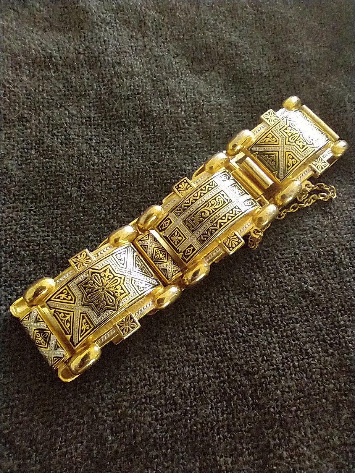 Vintage Damascene Bracelet Art Deco Style, safety cha… - Gem