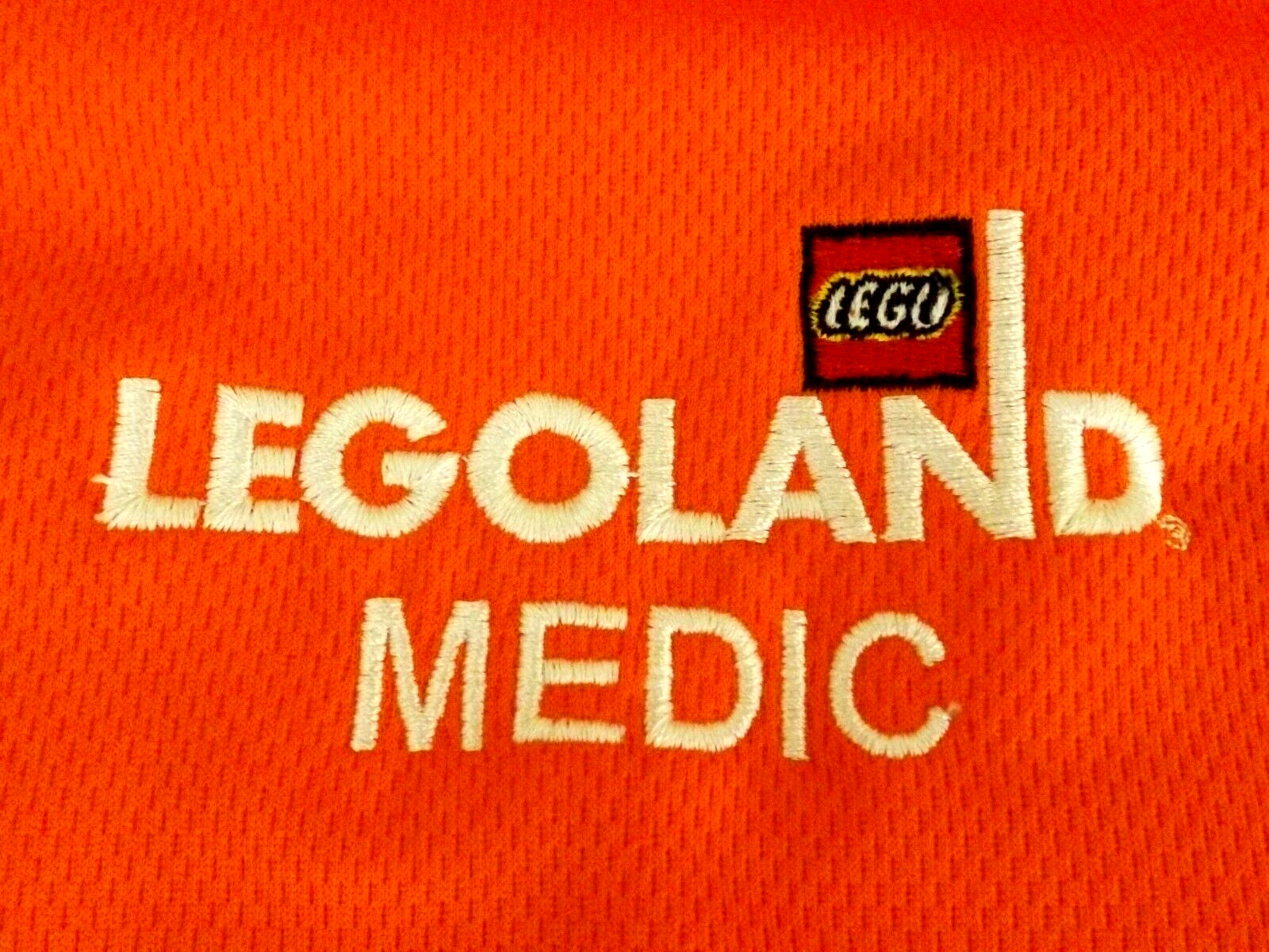 LEGO LEGOLAND MEDIC EMPLOYEE UNIFORM SHIRT * XXL * OR… - Gem