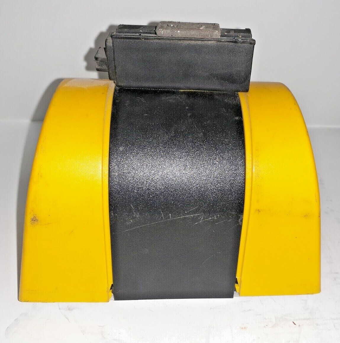 ULINE 15' MAGNETIC RETRACTABLE BARRIER BLACK AND YELLOW | eBay