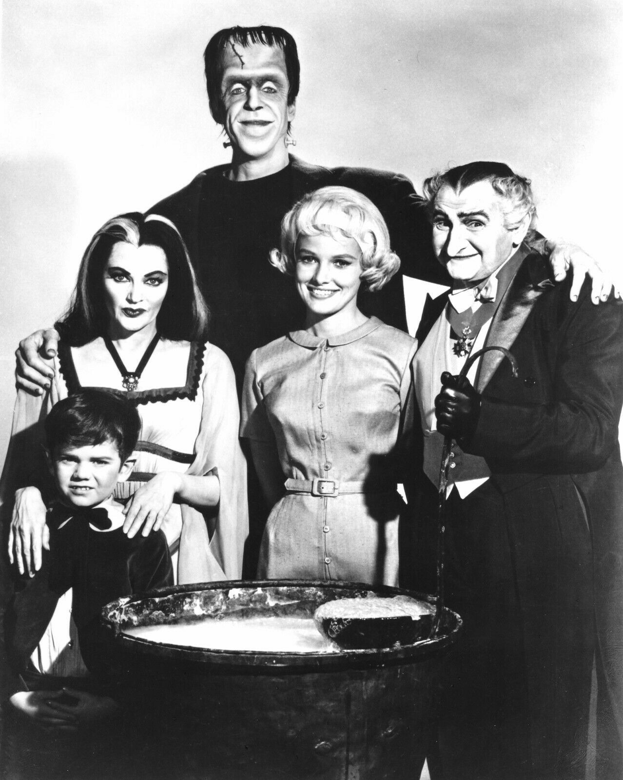 The Munsters Cast 1964 Fred Gwynn Yvonne DeCarlo Al Lewis 8x10 Glossy ...